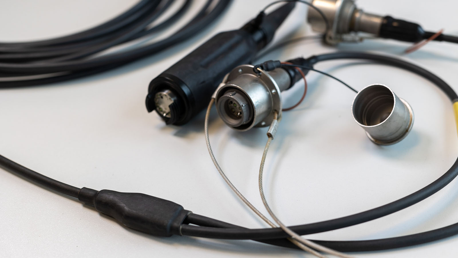 Connectors | Products | Harsh Environment | Hexatronic